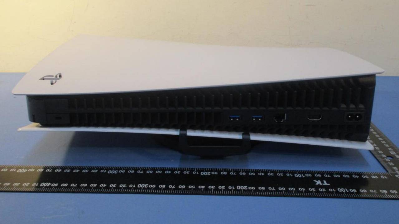 Modelo original do PS5 era ainda maior que o atual, diz Sony