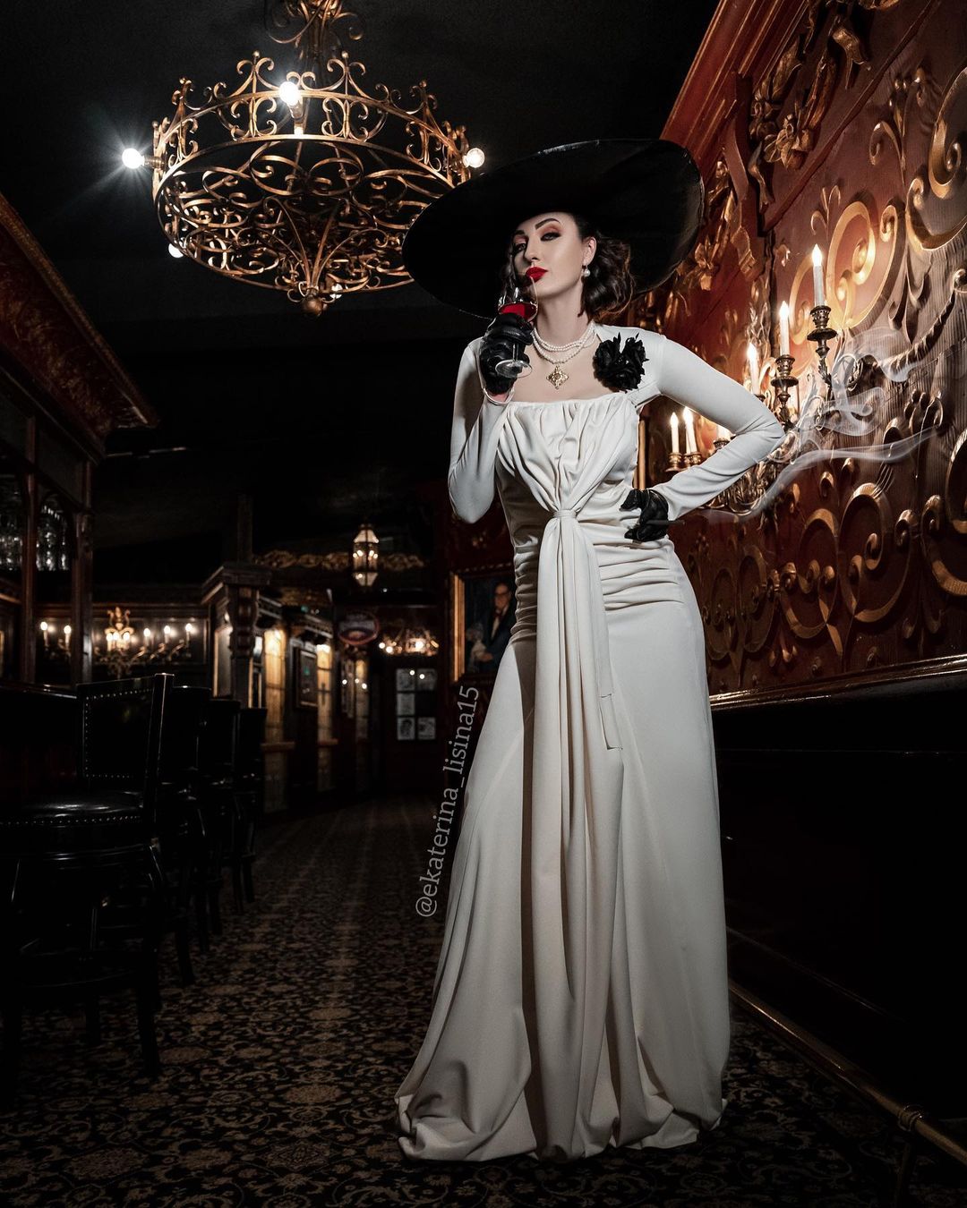 Resident Evil Village: cosplay incrível de Lady Dimitrescu