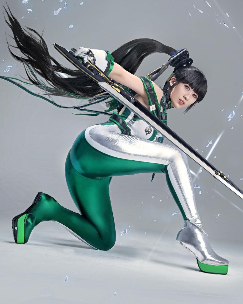 Cosplayer mostra bastidores para se tornar Eve, de Stellar Blade